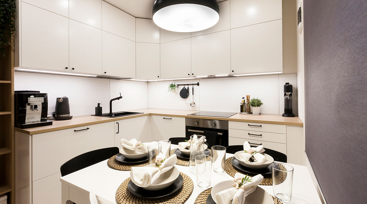 Kuidas muuta väike köök suurele perele sobivaks?